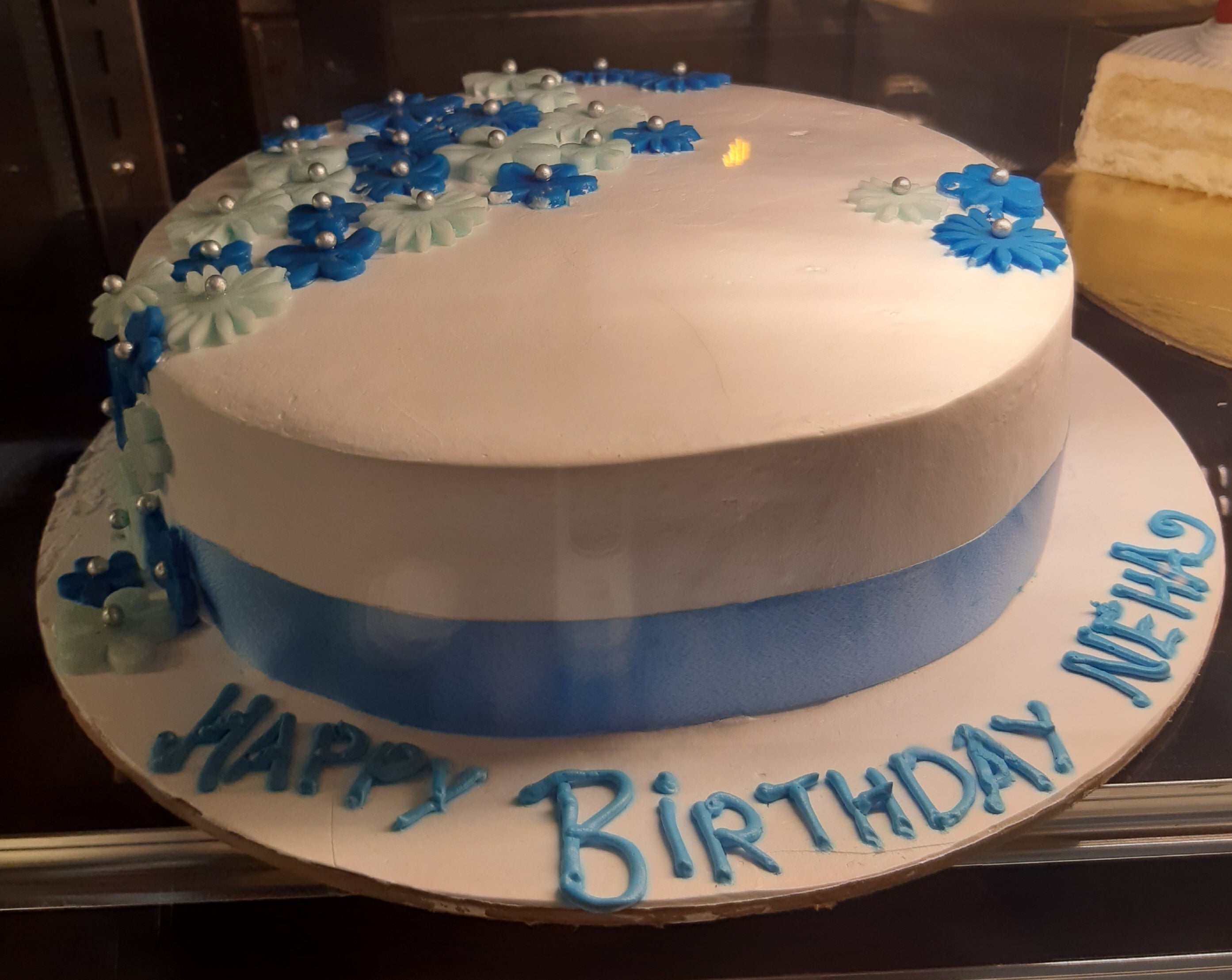 Delicious Mouth Melting Cakes – Cross Friend